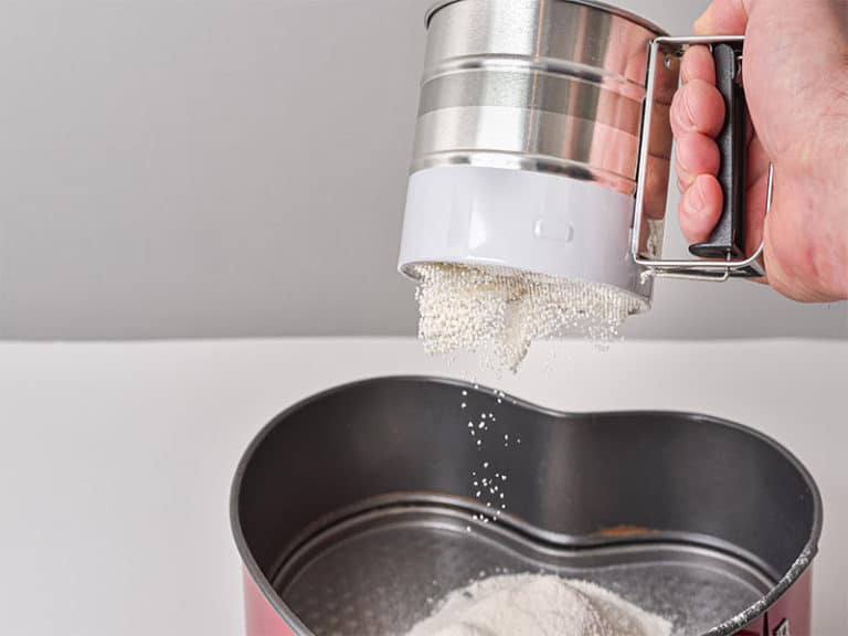 How to Clean a Flour Sifter: Top 7 Methods